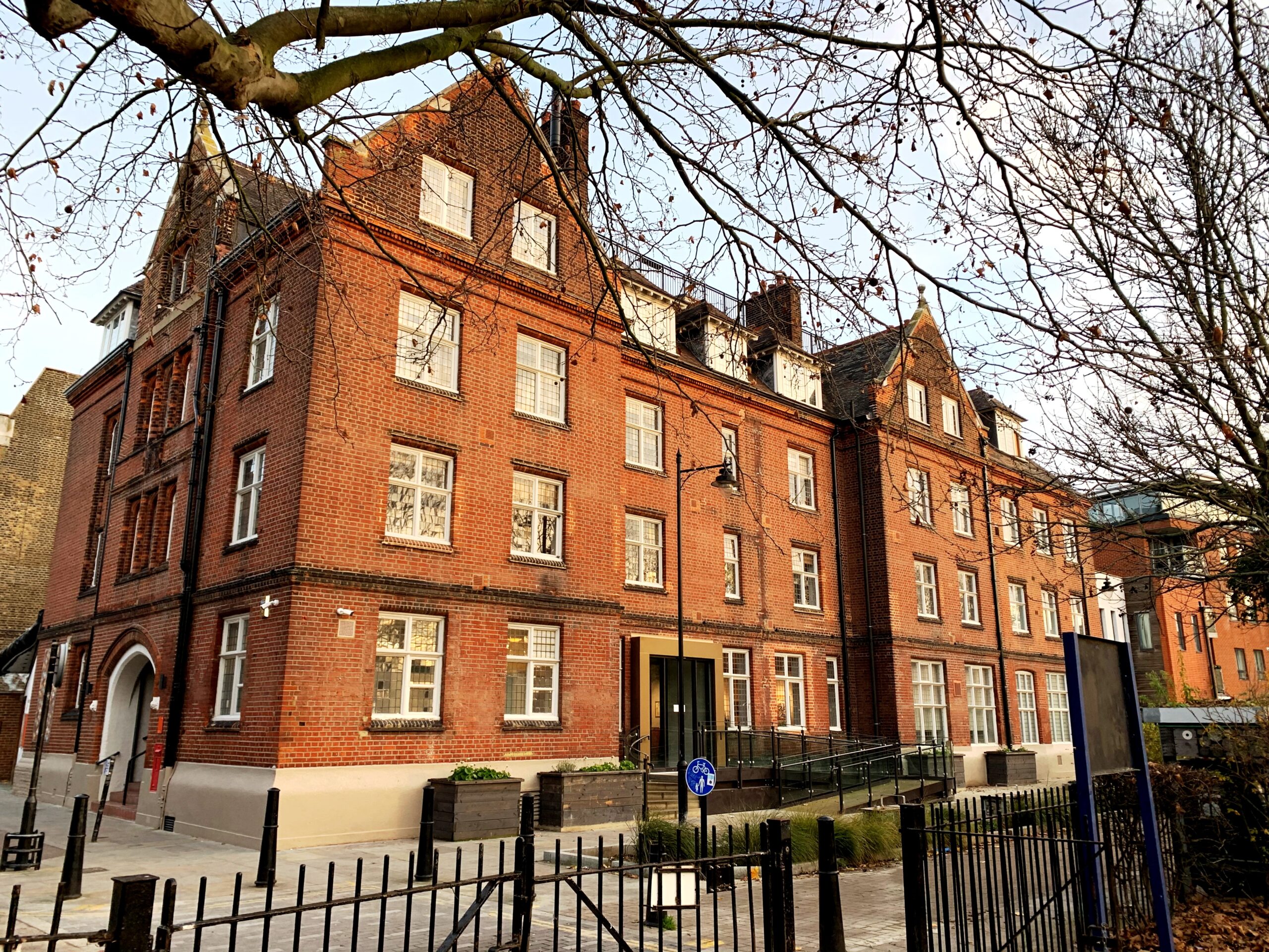 Oxford House Building Tour: Victorians, Gandhi’s Visit and the Secret ...